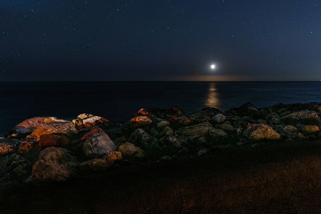 Moon Setting Over Pacific Ocean - Image Critiques - Nature ...